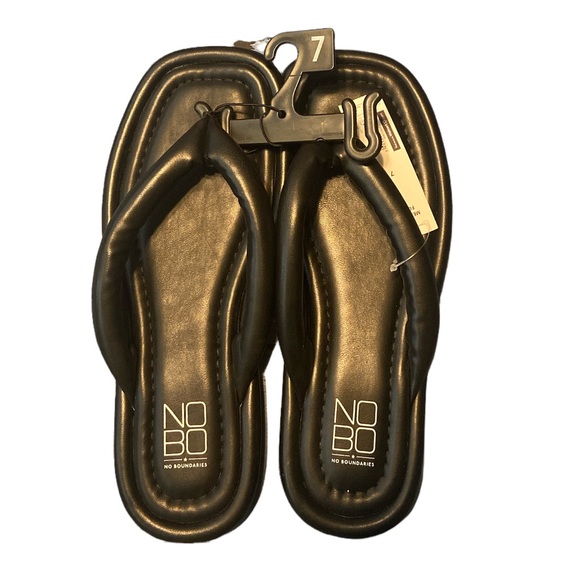 No Boundaries | Shoes | Nwt No Boundaries Black Memory Foam Puffy Flip ...